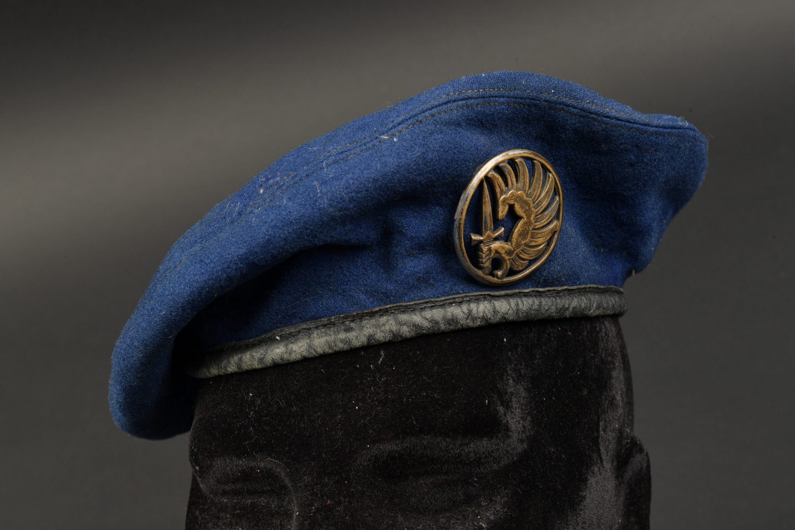 Béret parachutiste 1946 bleu roi. | Aiolfi G.b.r.