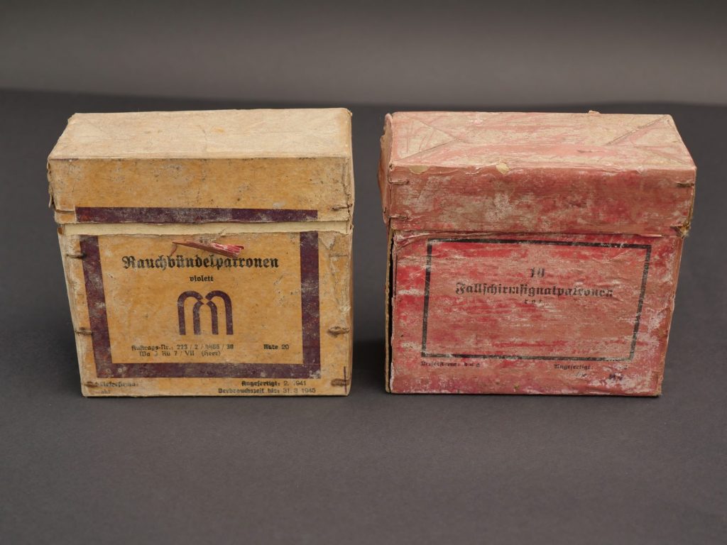 Boites pour fusees eclairante allemande. Boxes for German flares ...