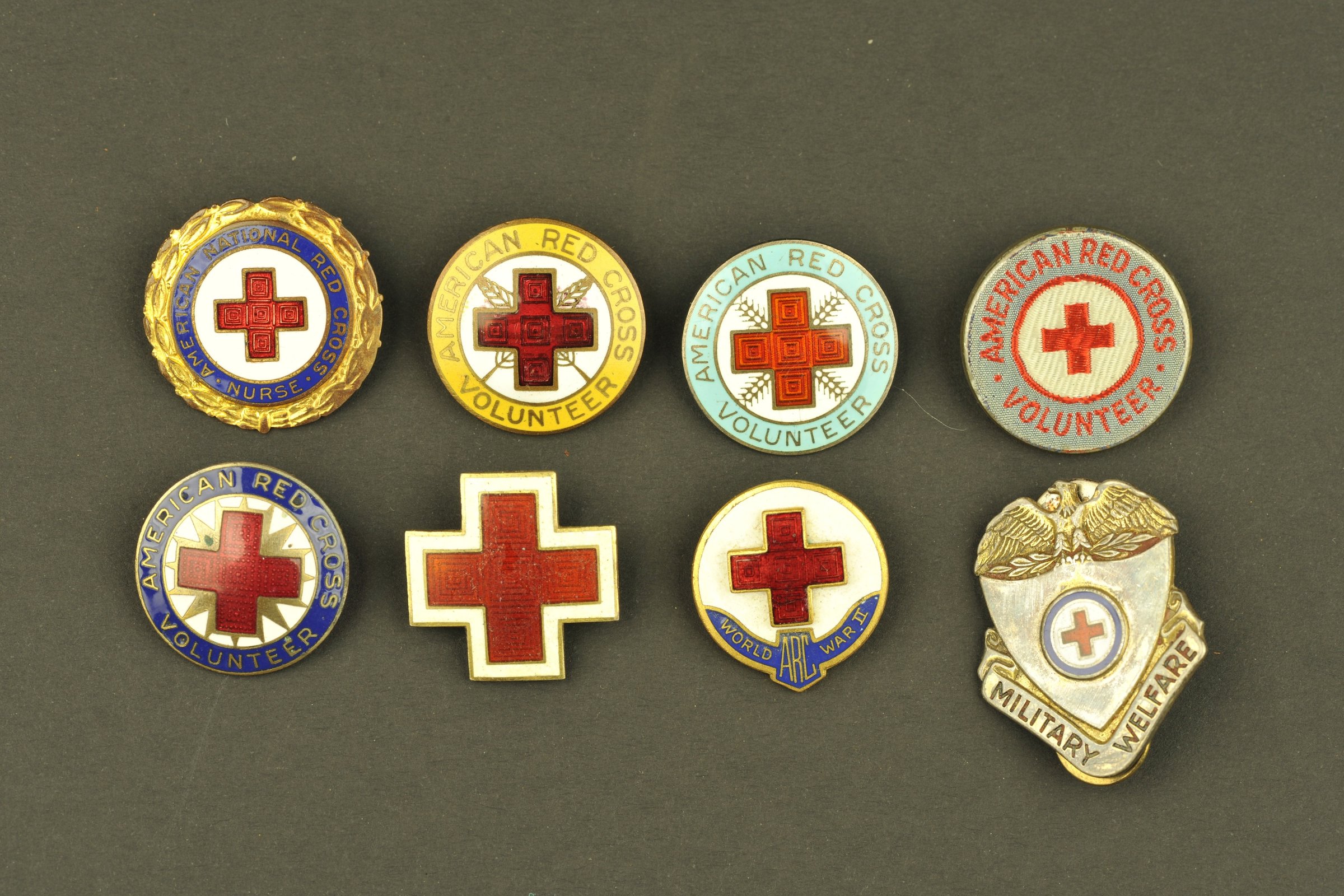 Ensemble d'insignes de l'American Red Cross | Aiolfi G.b.r.