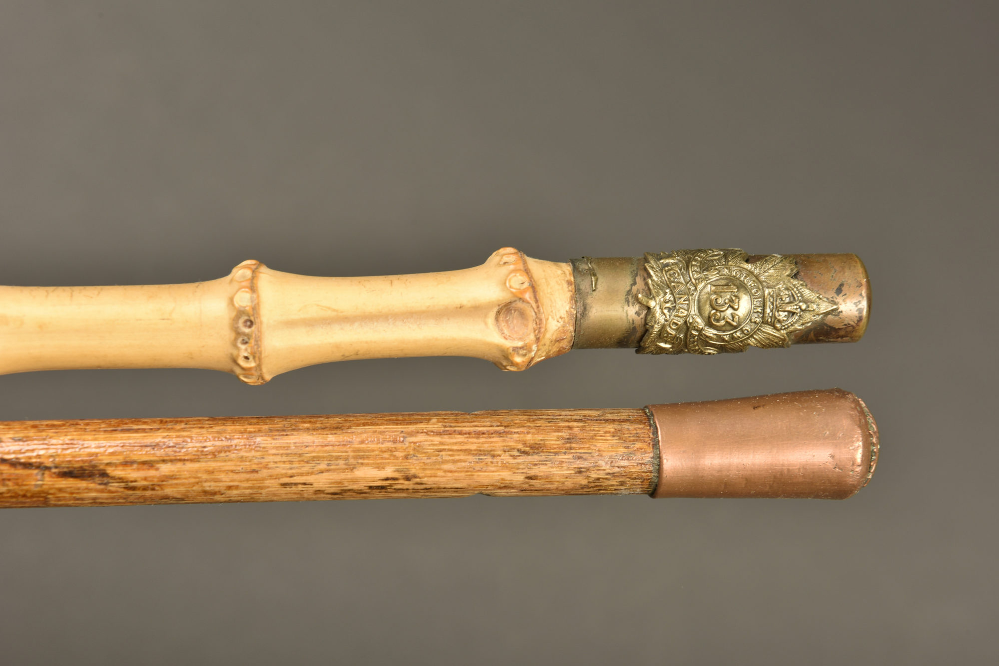 Lot de 2 sticks d'officiers canadiens des 125th et 133rd Battalions CEF ...