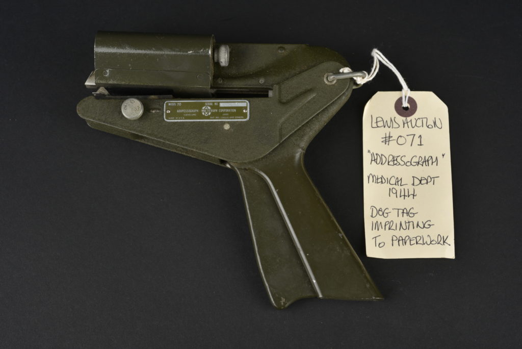 Machine à étiquetter le dossier médical des patients. Addressograph ...