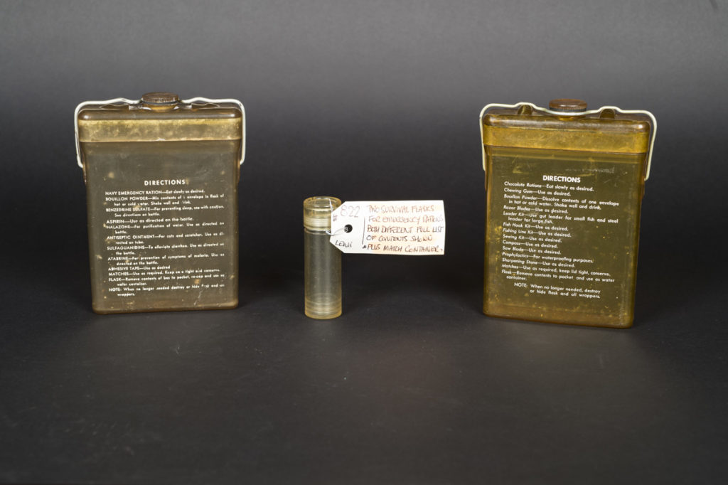 Boites de survie pour rations. Two survival flasks for emergency ration ...