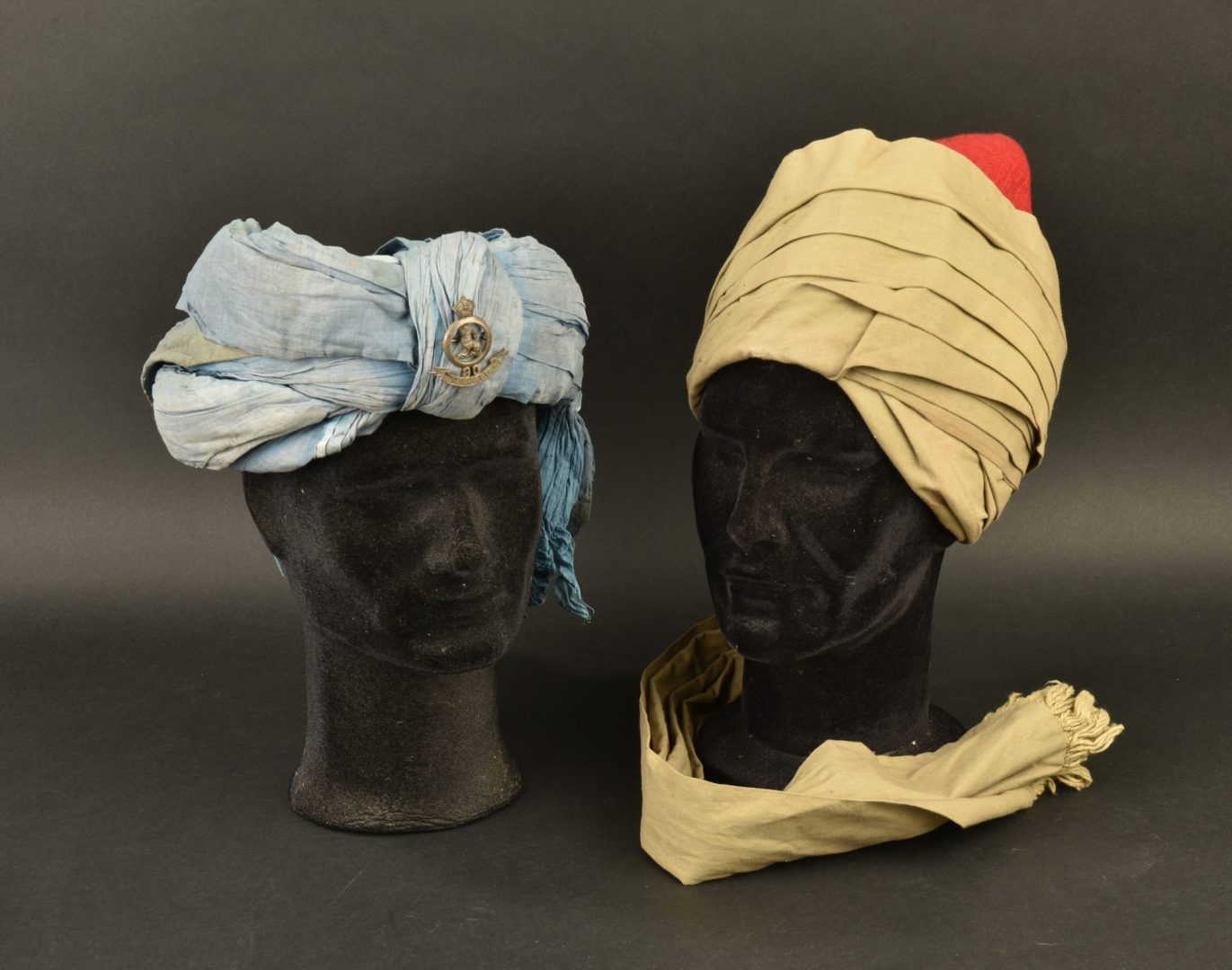 Turban et insigne d'un soldat Punjabi et turban plus récent | Aiolfi G.b.r.