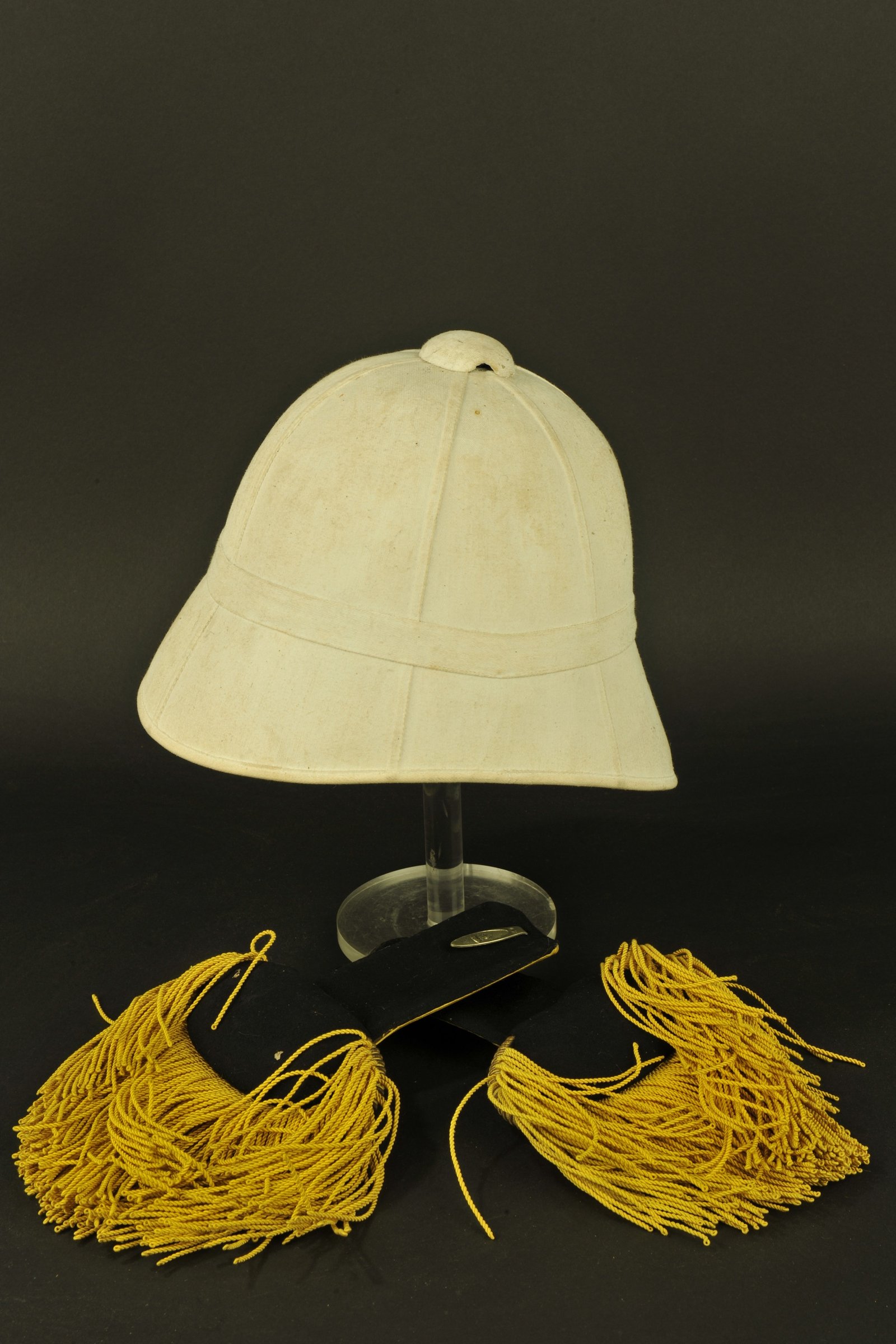 Casque colonial de l'adjudant François Laye du 3ème régiment d ...